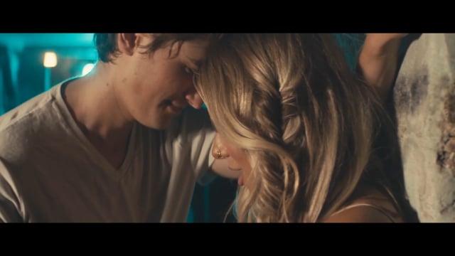 Madeline Merlo - Kiss Kiss - iTube247